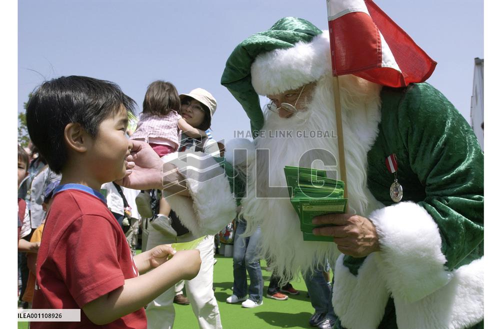 Green Santa presents rape blossoms seeds | Imagelinkglobal ILG: Product ...