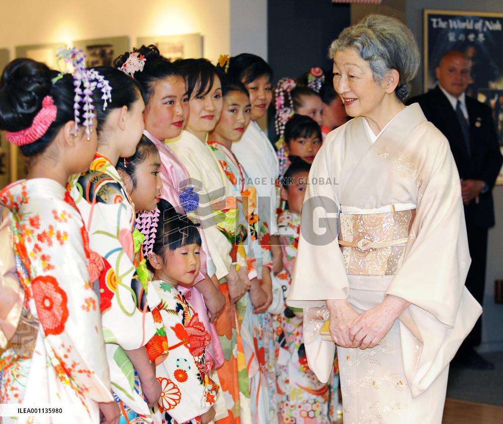 Japan empress meets kimono-clad girls in Toronto | Imagelinkglobal ILG ...